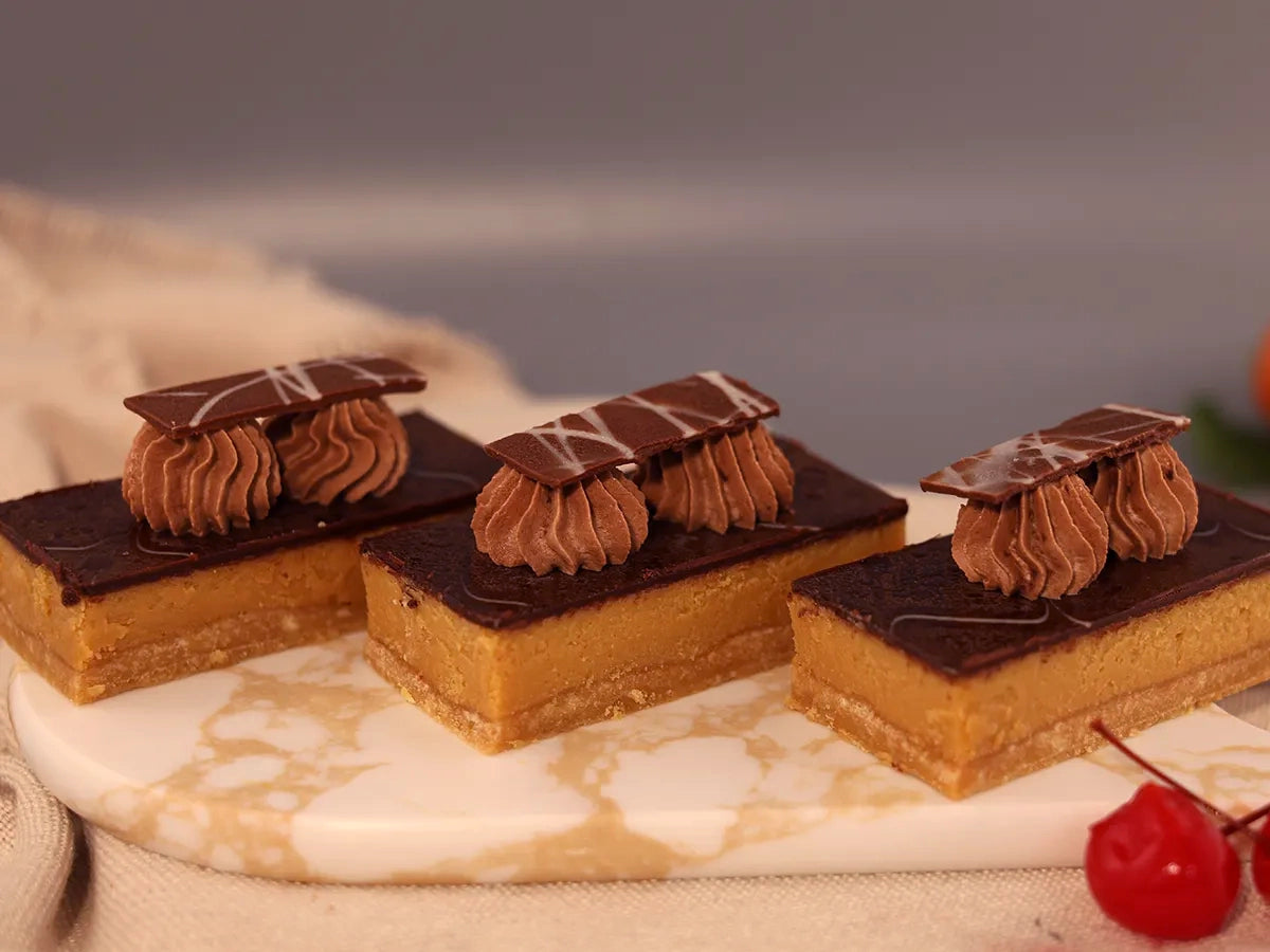 CHOC CARAMEL SLICES BOX 8 – SG Bakery